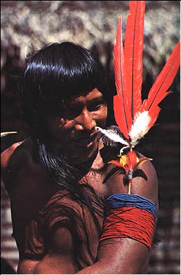 Indígena amazónico descendiente de un pueblo de guerreros.